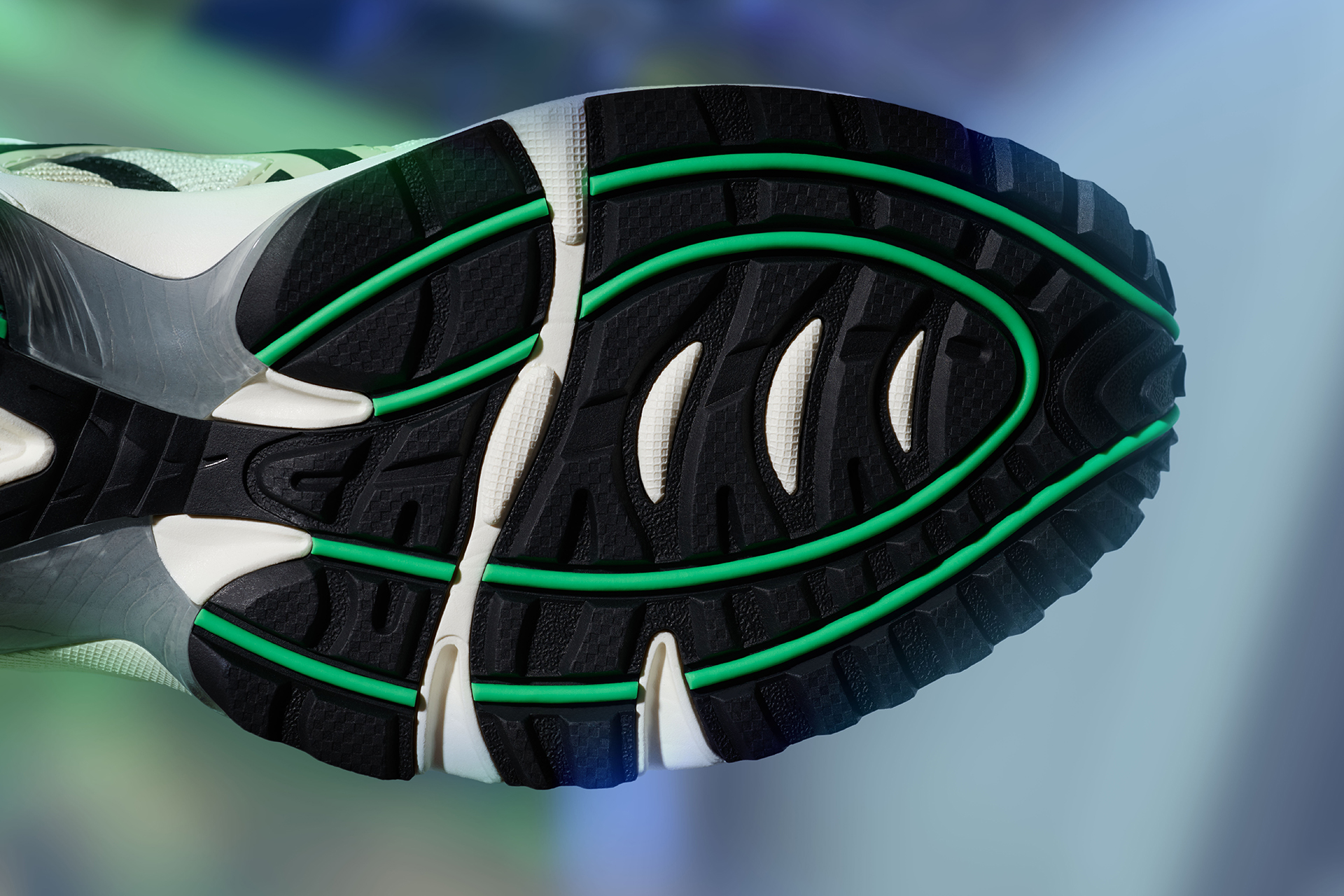 TOBIAS FAISST — Asics – 1090